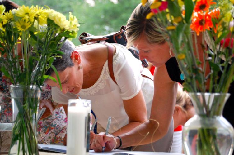 Hundreds gather to remember Cross | Local | stardem.com