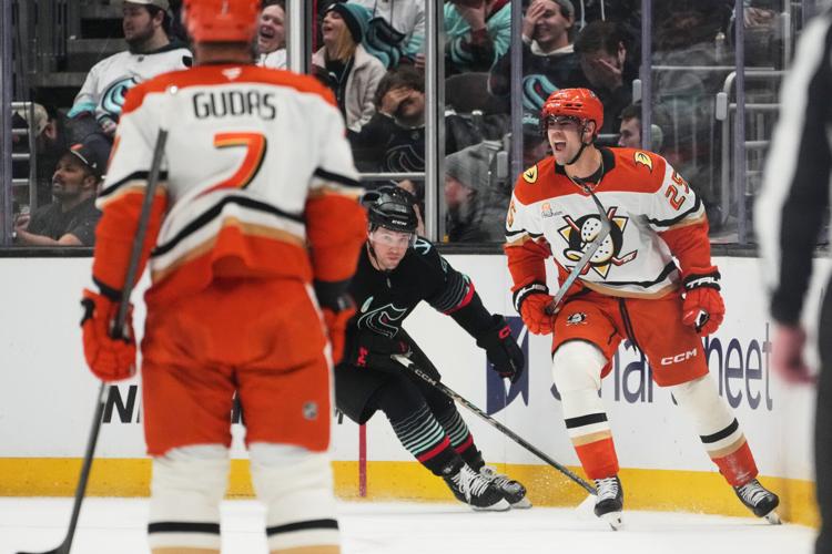 Ducks beat Kraken 4-2 for 6th straight victory following 9-game losing ...