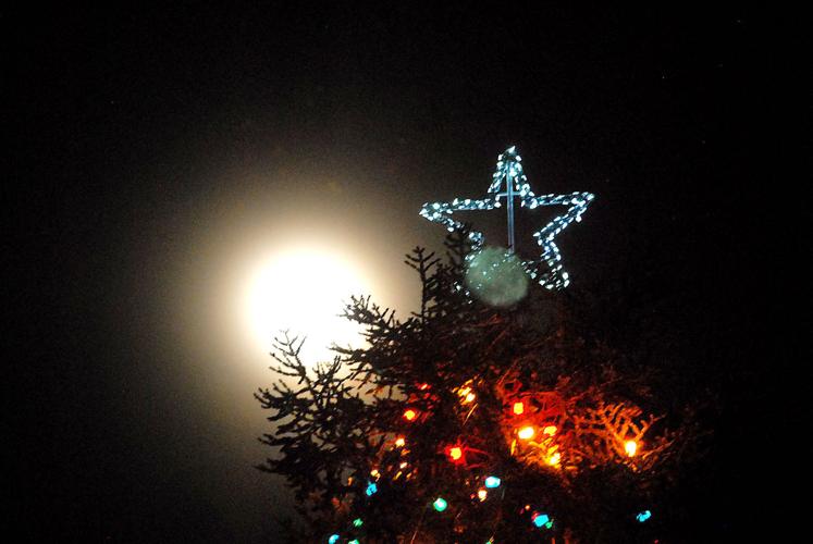 Rare full moon will appear on Christmas Day | Local | stardem.com