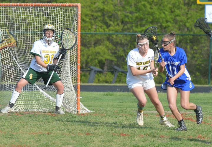 Lions Nip Rising Bulldogs | High Schools | stardem.com