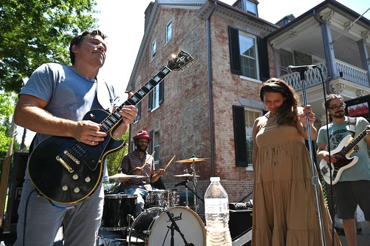 Quick Draw event draws hundreds to streets of Easton | Local | stardem.com