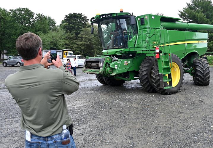 Governor's tour highlights Eastern Shore farms | Business | stardem.com