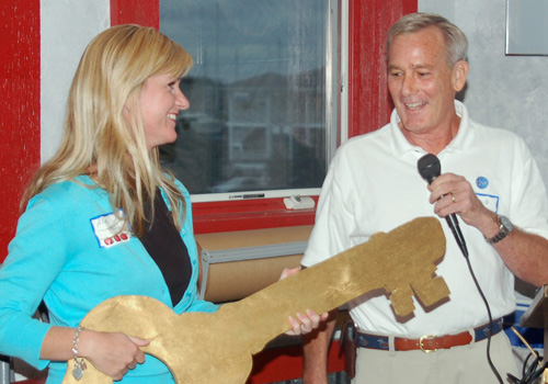 Businesses honor QA's Teacher of Year with gifts | Local | stardem.com