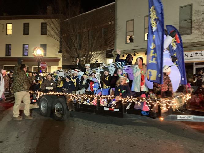 Parade lights up Cambridge for Christmas season | Local | stardem.com
