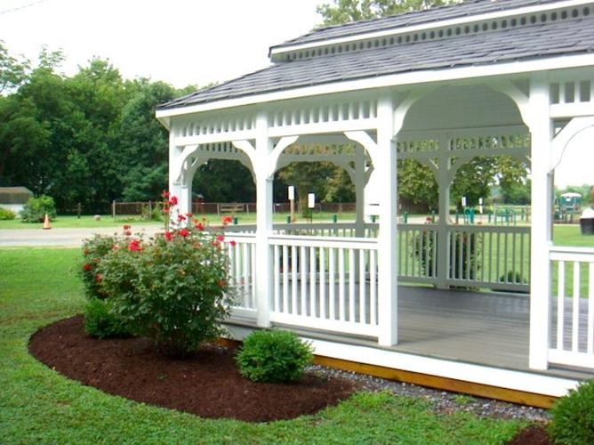 Brickman donates landscaping to Veterans park | Local | stardem.com