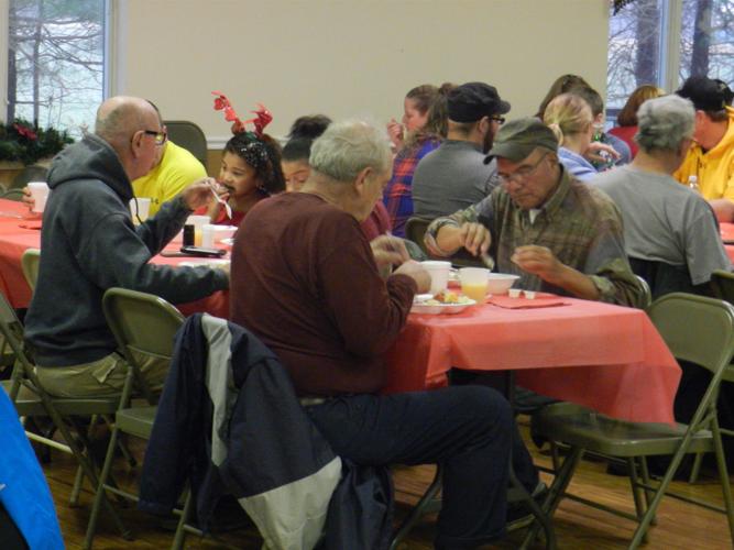 Santa visits children at Ruthsburg Community Center | Life | stardem.com