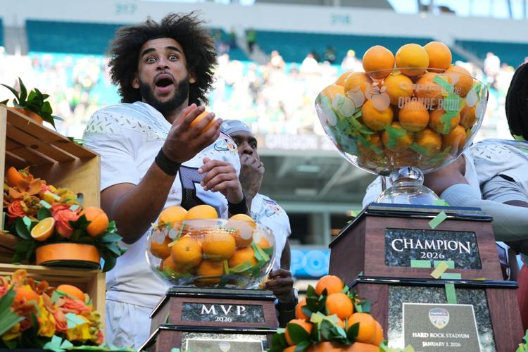 Oregon QB Dante Moore says he'll return to the Ducks rather than ...