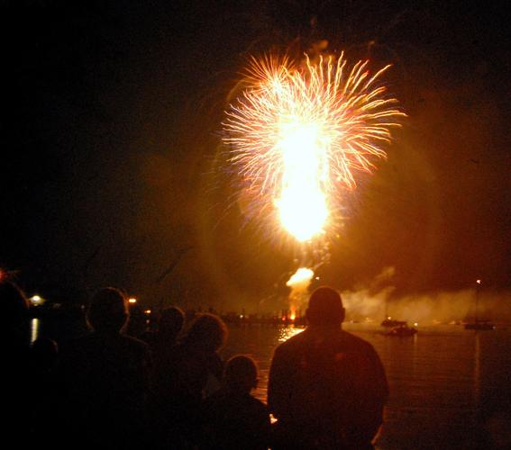 Fireworks light up Oxford | Local | stardem.com