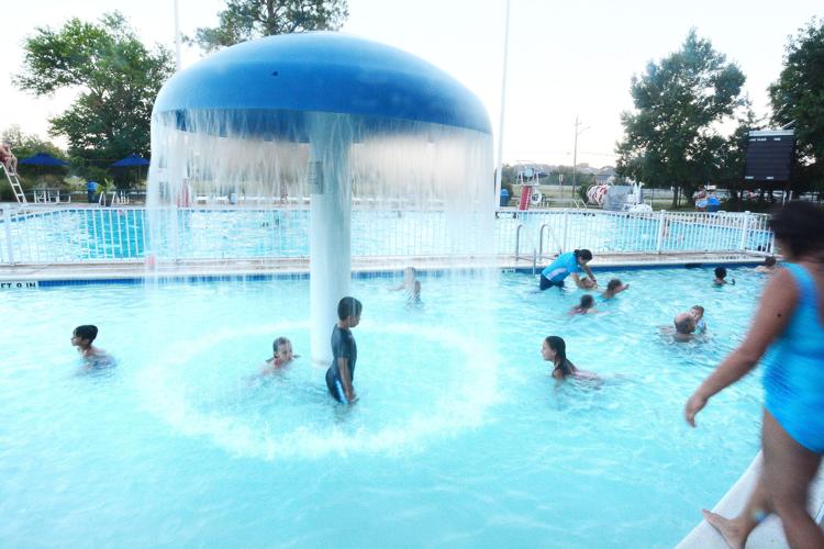 SOS graduates 900 new swimmers | Local | stardem.com