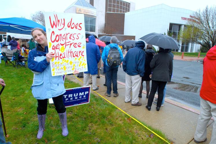 Harris town hall quickly turns raucous | Local | stardem.com