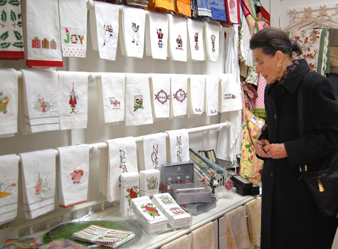 Local holiday shopping improves | Local | stardem.com