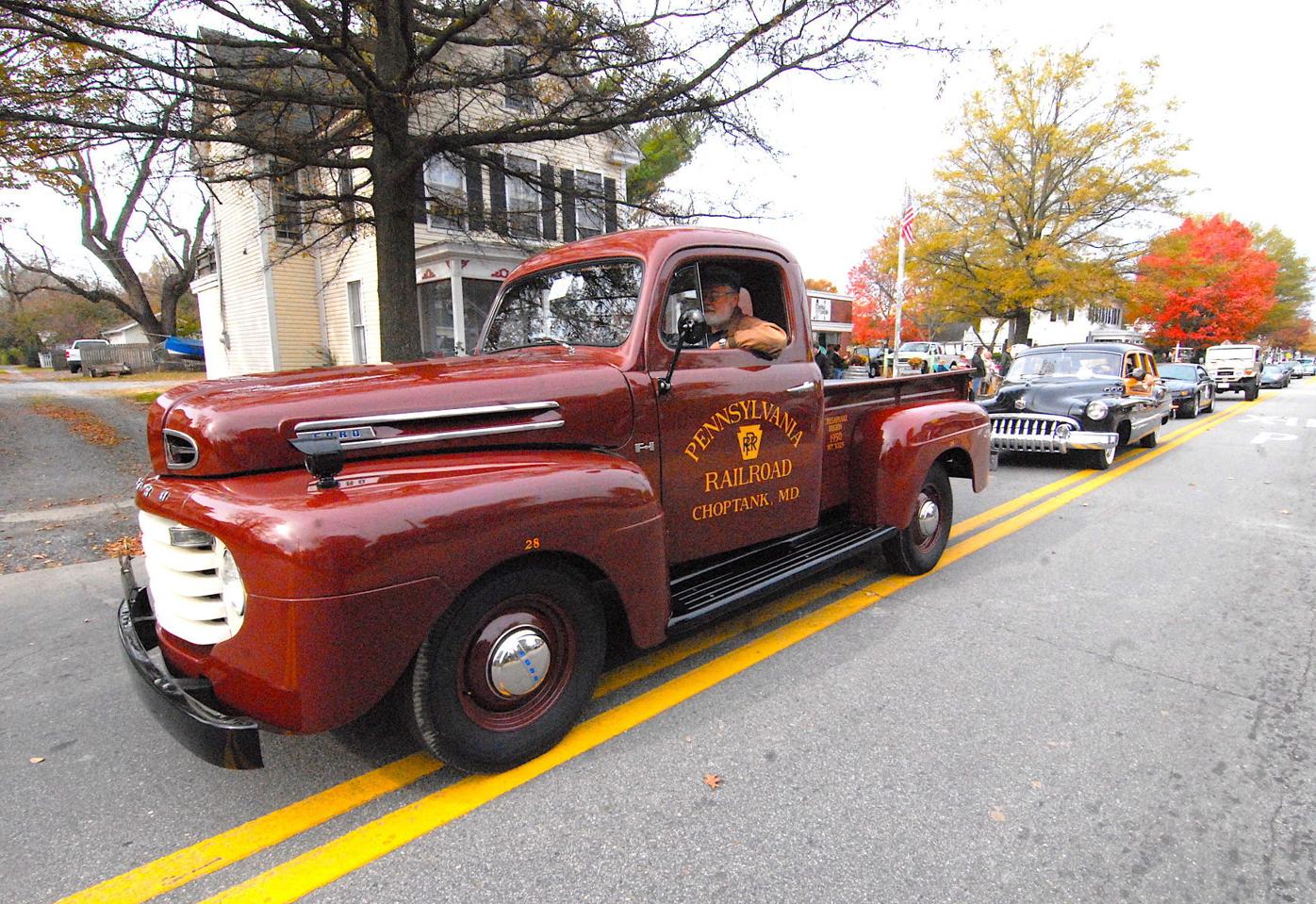 Classic cars parade for Thanksgiving | | stardem.com
