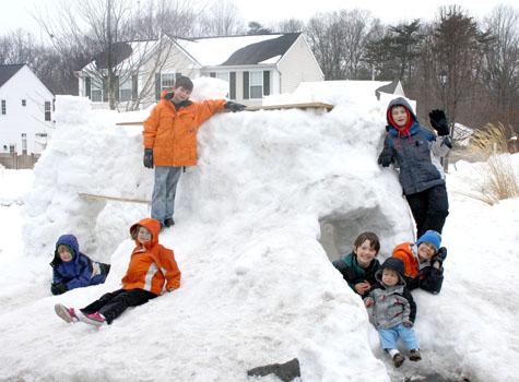Neighborhood children build snow fort | News | stardem.com