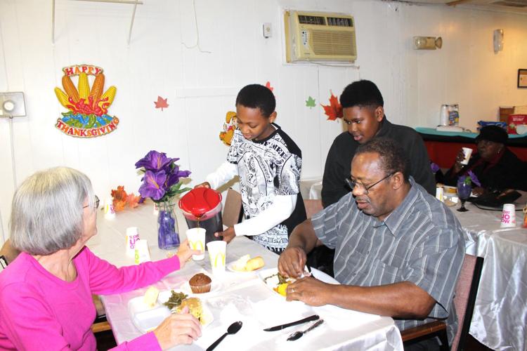 Elks sponsor Thanksgiving dinner for senior citizens | Local | stardem.com