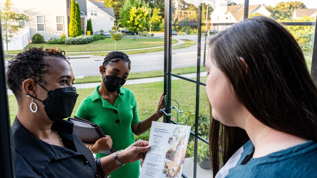 Jehovah Witnesses return to knocking on doors | Life | stardem.com