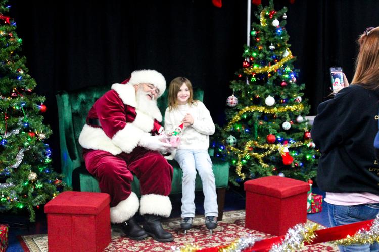 Skate with Santa brings holiday cheer to the ice | Life | stardem.com