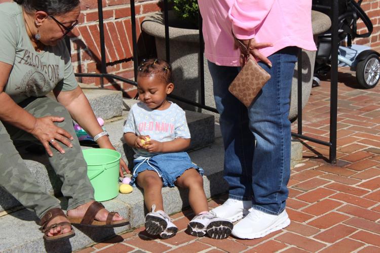 Photos: Hundreds of children hunt for eggs in Easton | Local | stardem.com