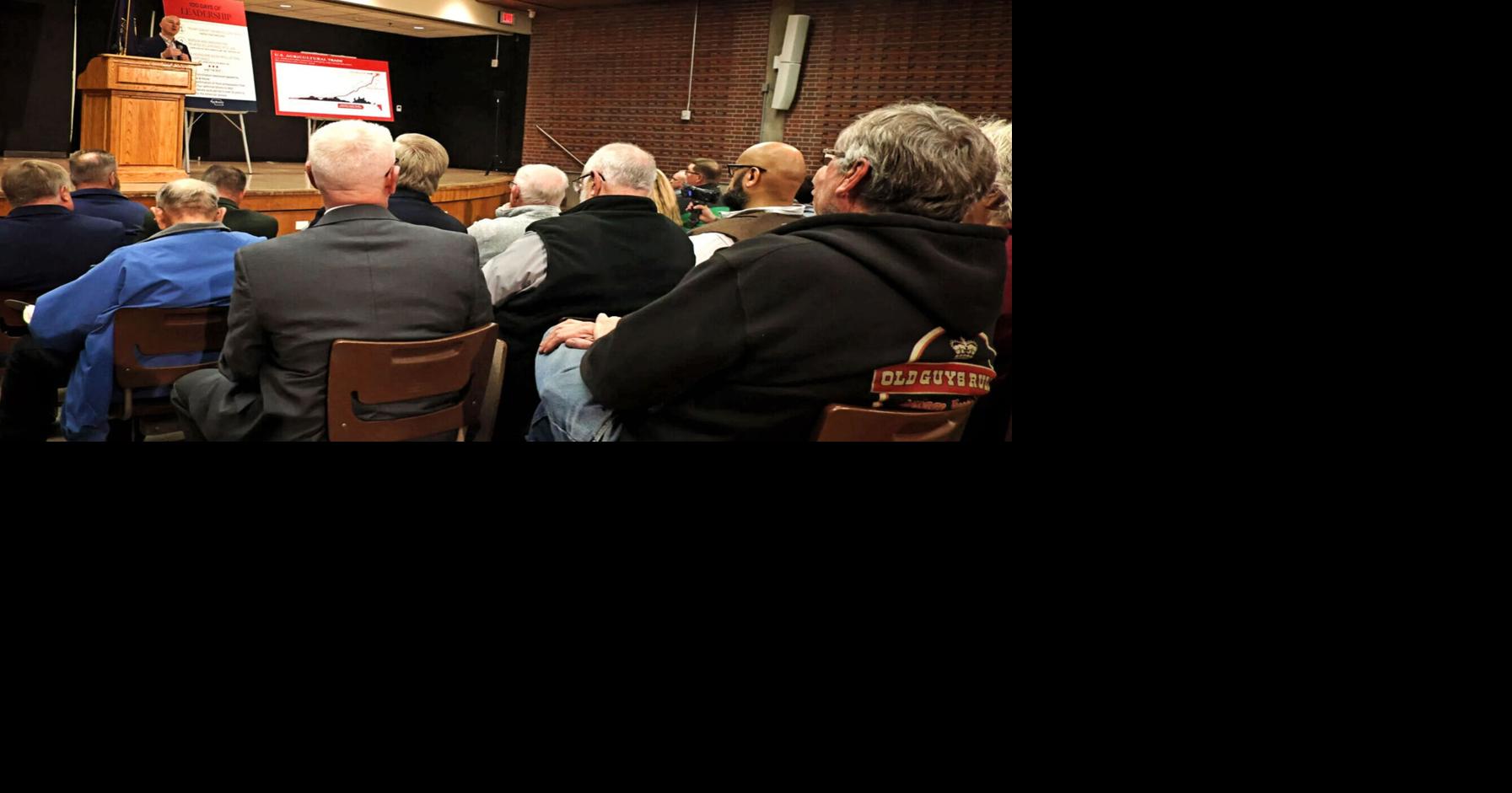 Ricketts encounters boisterous crowd at Scottsbluff town hall
