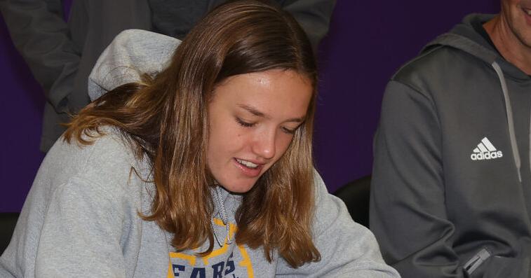 Bridgeport's Loomis-Goltl signs NLI with Northern Colorado
