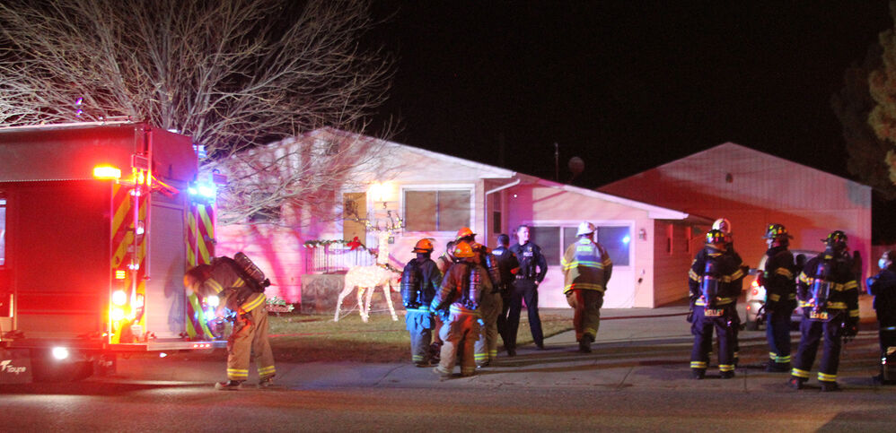 Firefighters extinguish blaze that damages exterior of Gering home