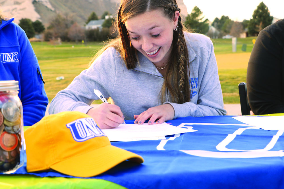 Gering's Avery Mitchell signs to golf at the University of Nebraska at ...