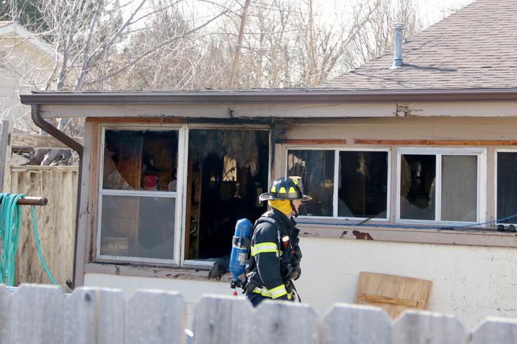 Firefighters extinguish blaze at Gering home