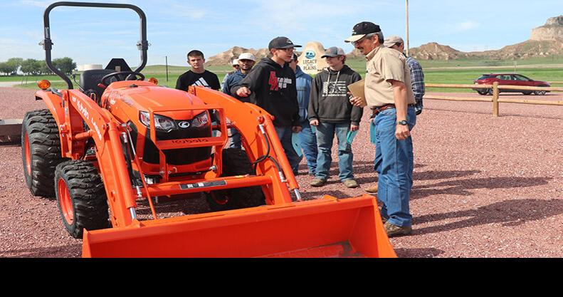 Course teaches students tractor, machine safety