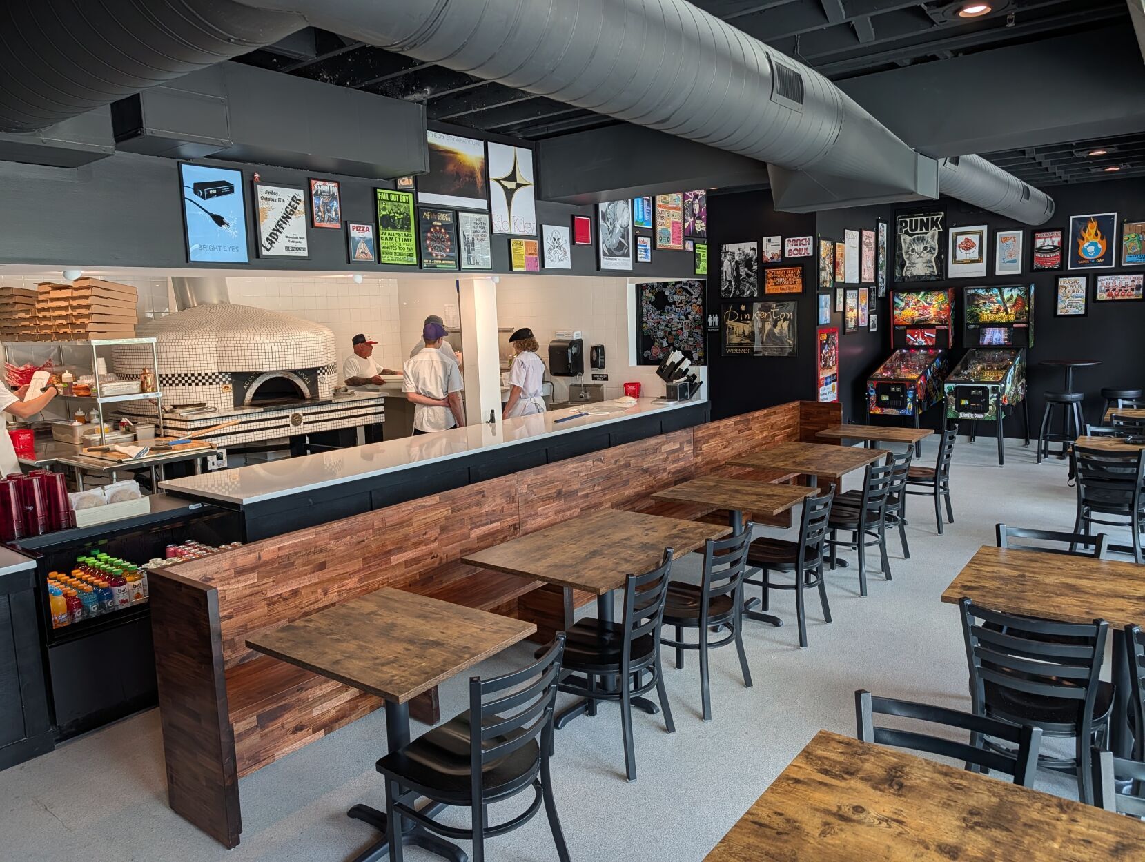 Utterback to open pizza place; Johnny's Cafe wins Beard