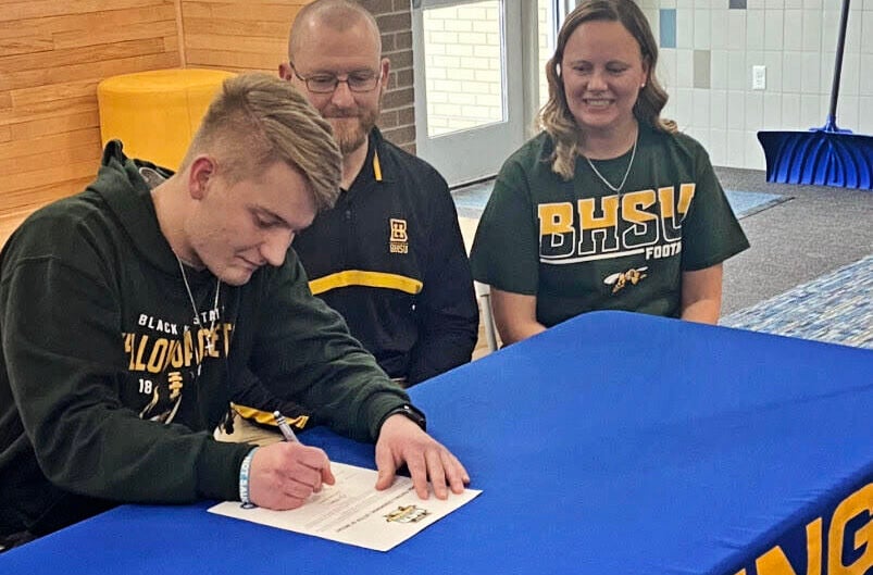 Gering's Mitch Moravec to play football at Black Hills State