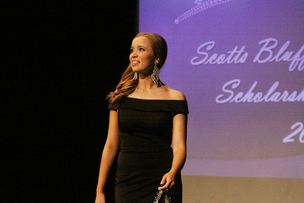 Gering teen adds one more title: Miss Scotts Bluff County Fair Queen