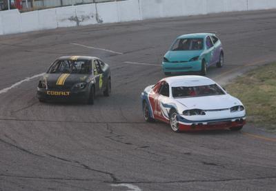 Close finishes highlight night of racing at HiWay 92 track