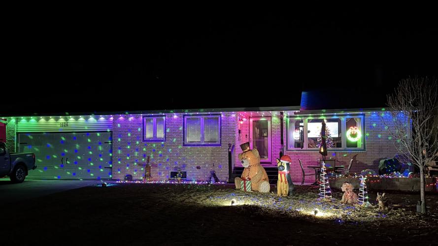 Holiday lights spark joy: Gering man helps people find the best ...
