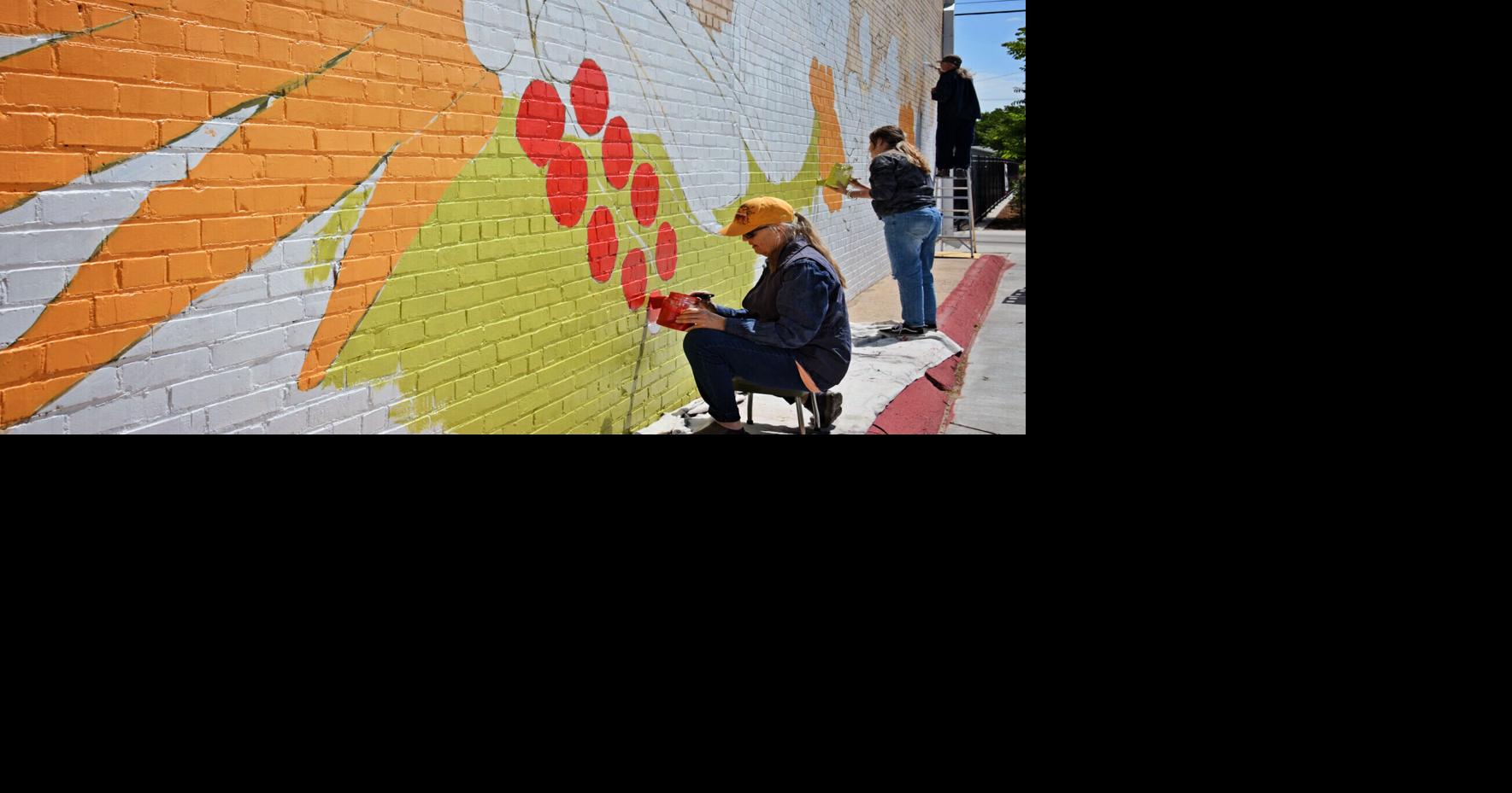 Depicting community in art: Two downtown Scottsbluff murals highlight ...