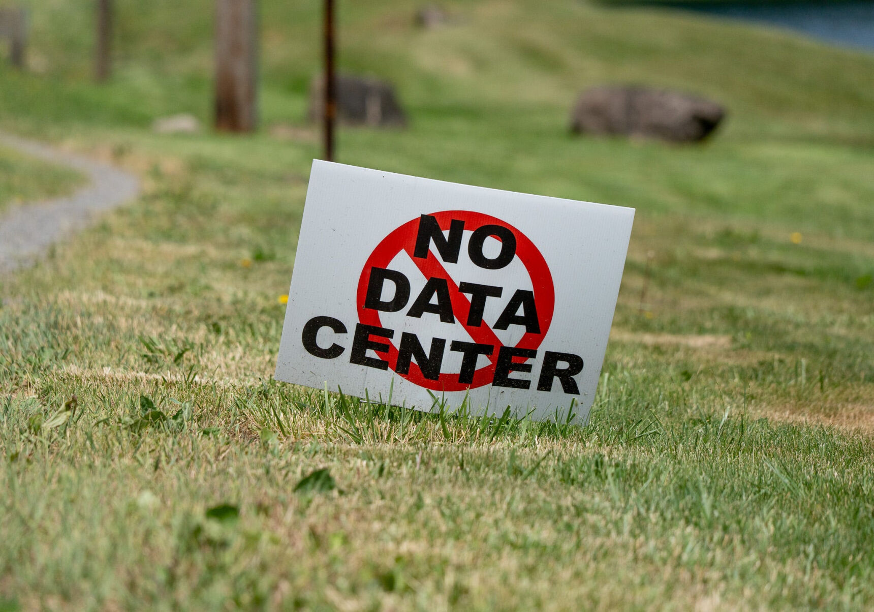 Data centers under scrutiny for high energy and water use