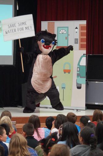Six-foot-tall otter visiting North Texas schools | Allen American News ...