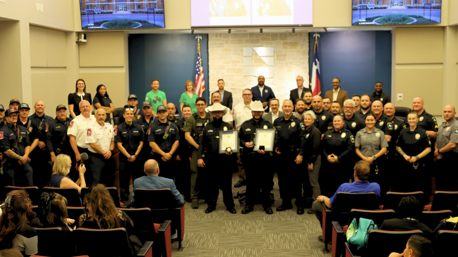 Little Elm officers rescue children from burning home, receive award ...