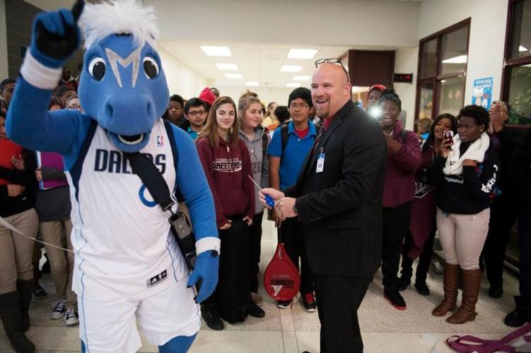 Mavericks mascot, dancers help Mesquite ISD celebrate new breakfast ...