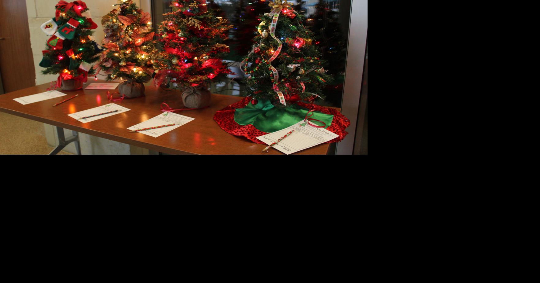 Christmas tree auction garners $1,200 | Homepage | starlocalmedia.com