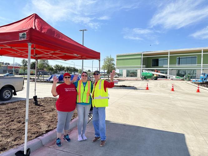 Metrocrest Services opens drive-thru food pantry at new location ...