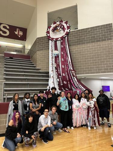 Lewisville students create Guinness World Record breaking mum ...