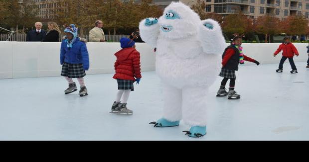 Ice skating rink opens at Klyde Warren Park | Live And Local ...