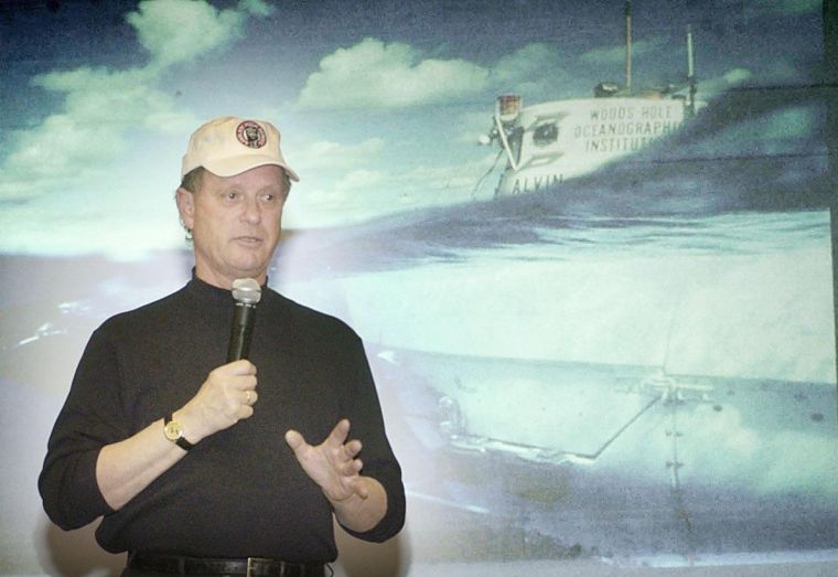 (SLIDESHOW) Famous oceanographer shares love for science with students ...