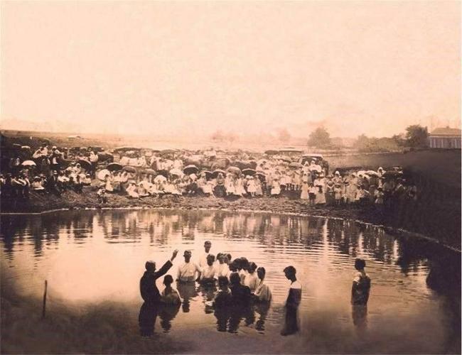 Throwback: Family members, old and new gather at family reunion ...