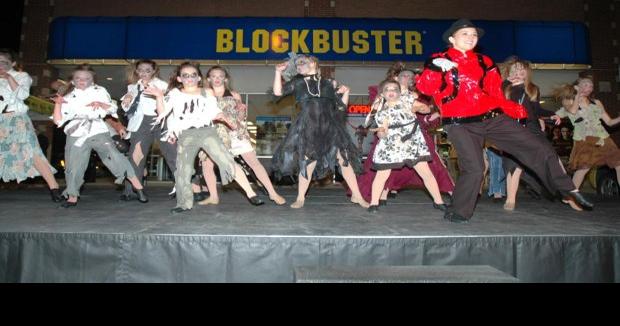Plano Blockbuster store hosts midnight “This Is It” DVD release party ...