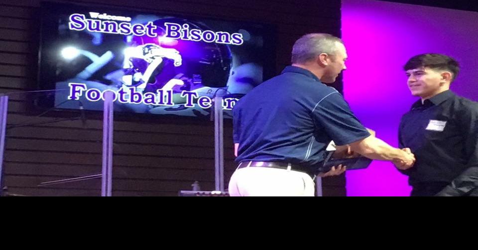 FMHS football players give first banquet to DISD team | Flower Mound ...