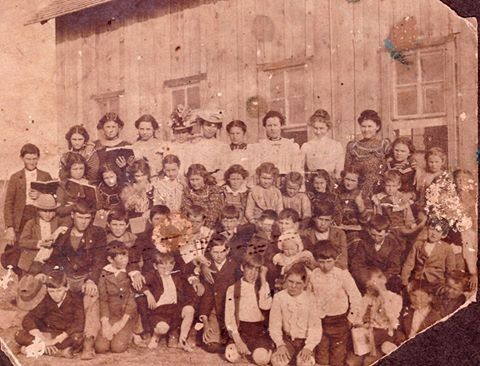 Throwback: Family members, old and new gather at family reunion ...