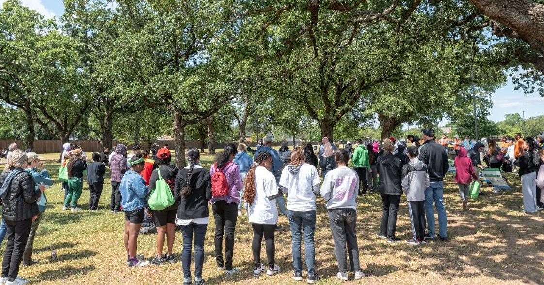 Volunteers clean community, celebrate Mariposas with Keep Lewisville ...
