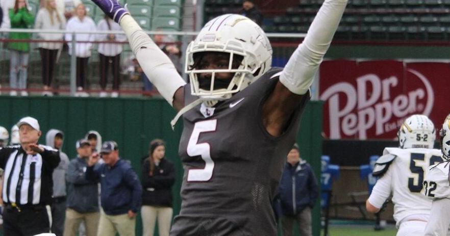 Farmers fight on: Lewisville bound for 4th round of playoffs for 1st ...