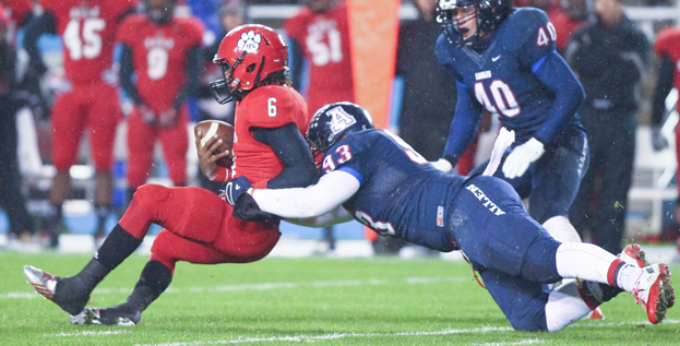 Braving the elements: Eagles weather rainfall, rout Horn in area ...