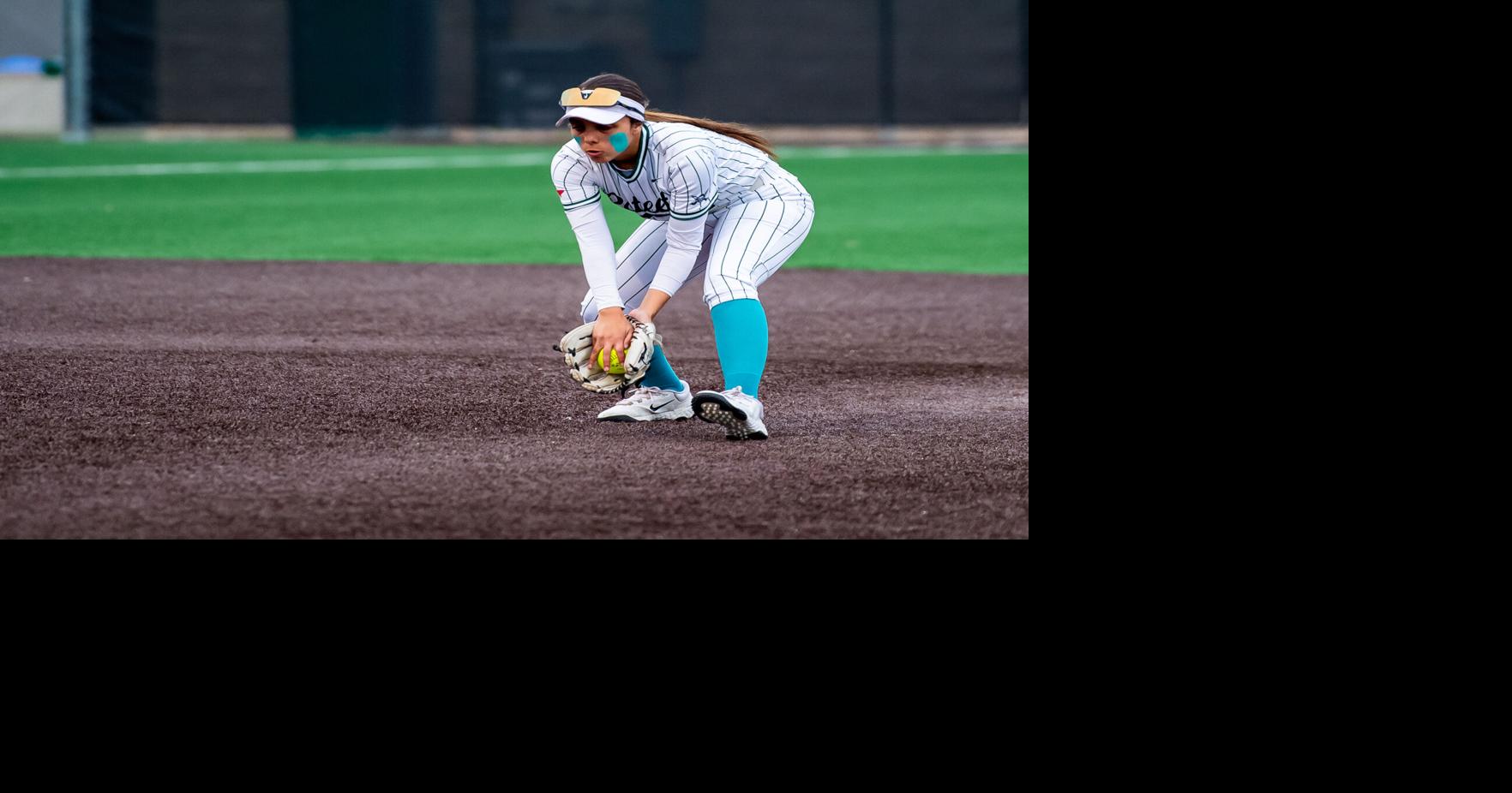 Softball: Poteet vs. Wakeland | | starlocalmedia.com